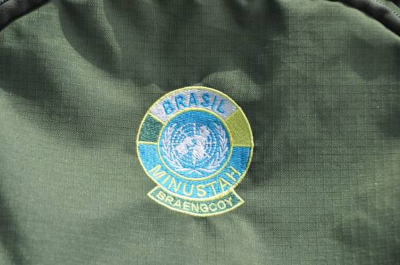 Brasão do batalhão de engenharia brasileira no MINUSTAH, as forças de paz da ONU no país (perto ...