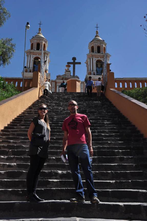 Com a Val, visitando a igreja construída sobre uma antiga pirâmide, em ...