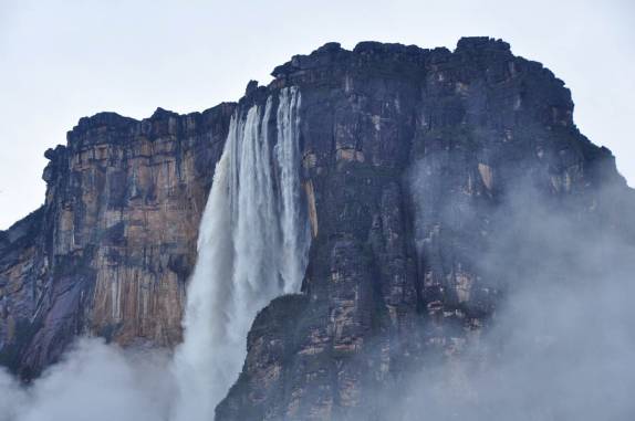 Depois da chuca, o Salto Angel com muito mais água, no Parque Nacional ...